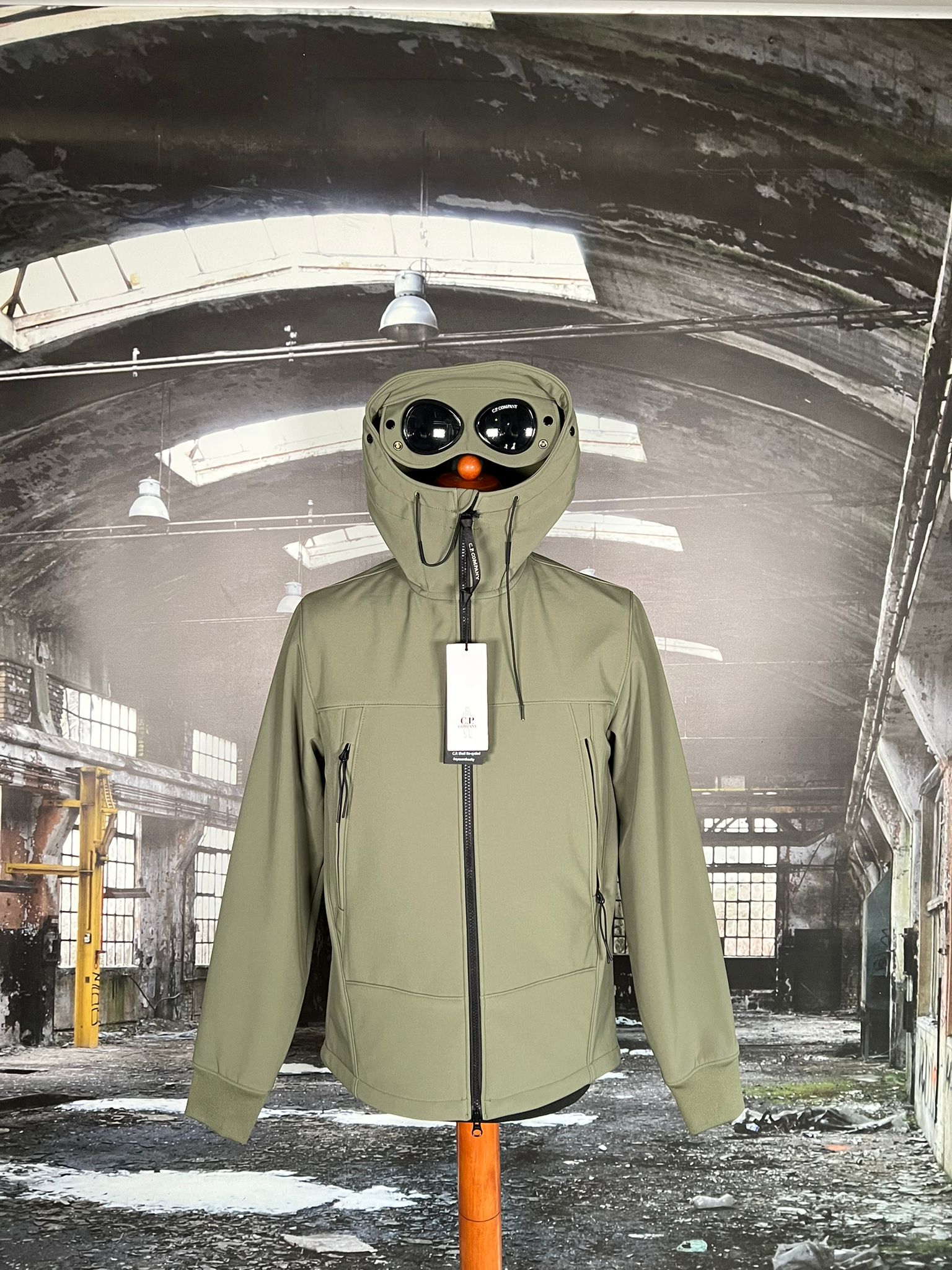 C.P. COMPANY SHELL-R MEDIUM GOGGLE JACKET - X Clothing