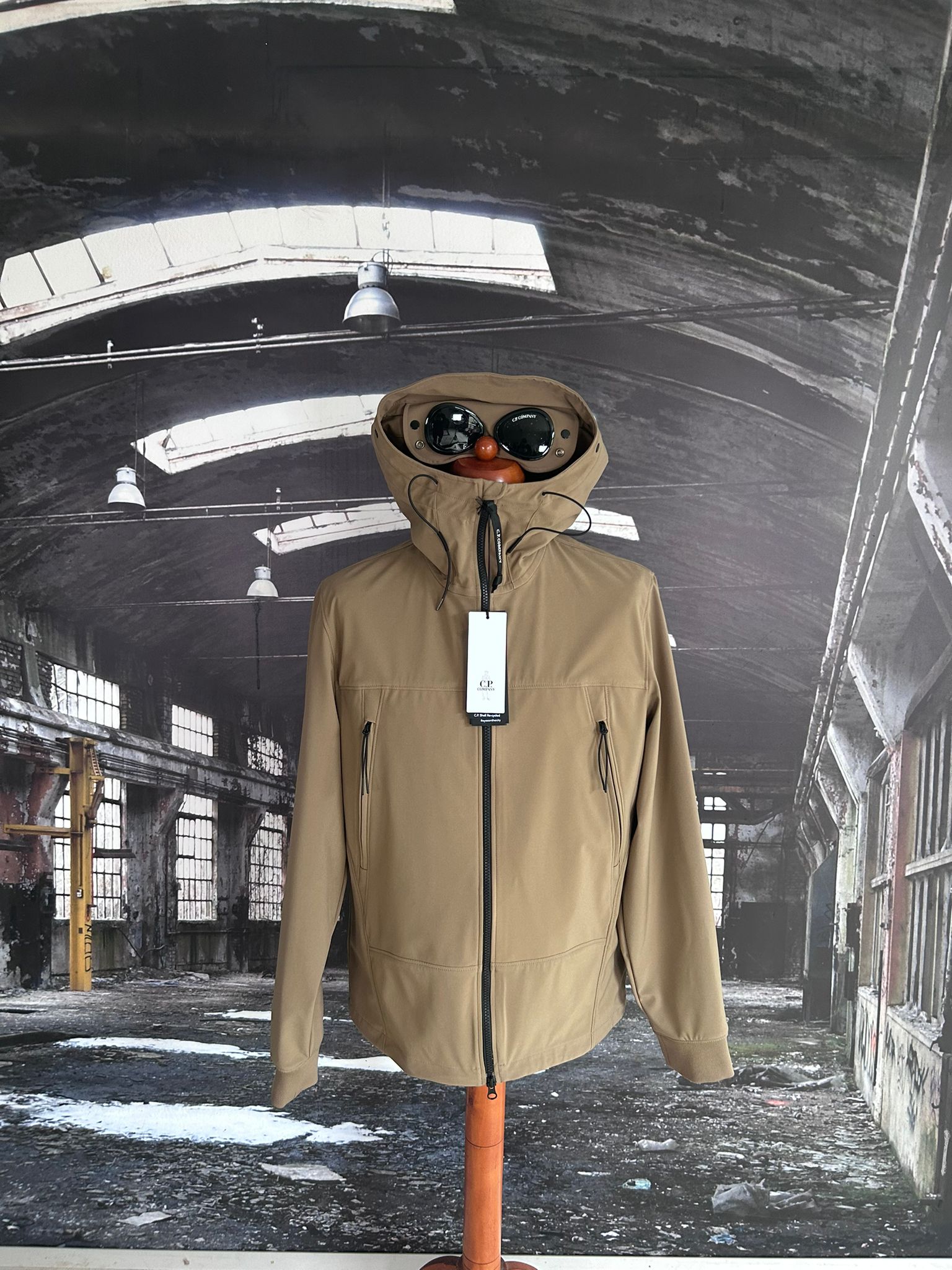 C.P. COMPANY SHELL R GOGGLE JACKET - X Clothing