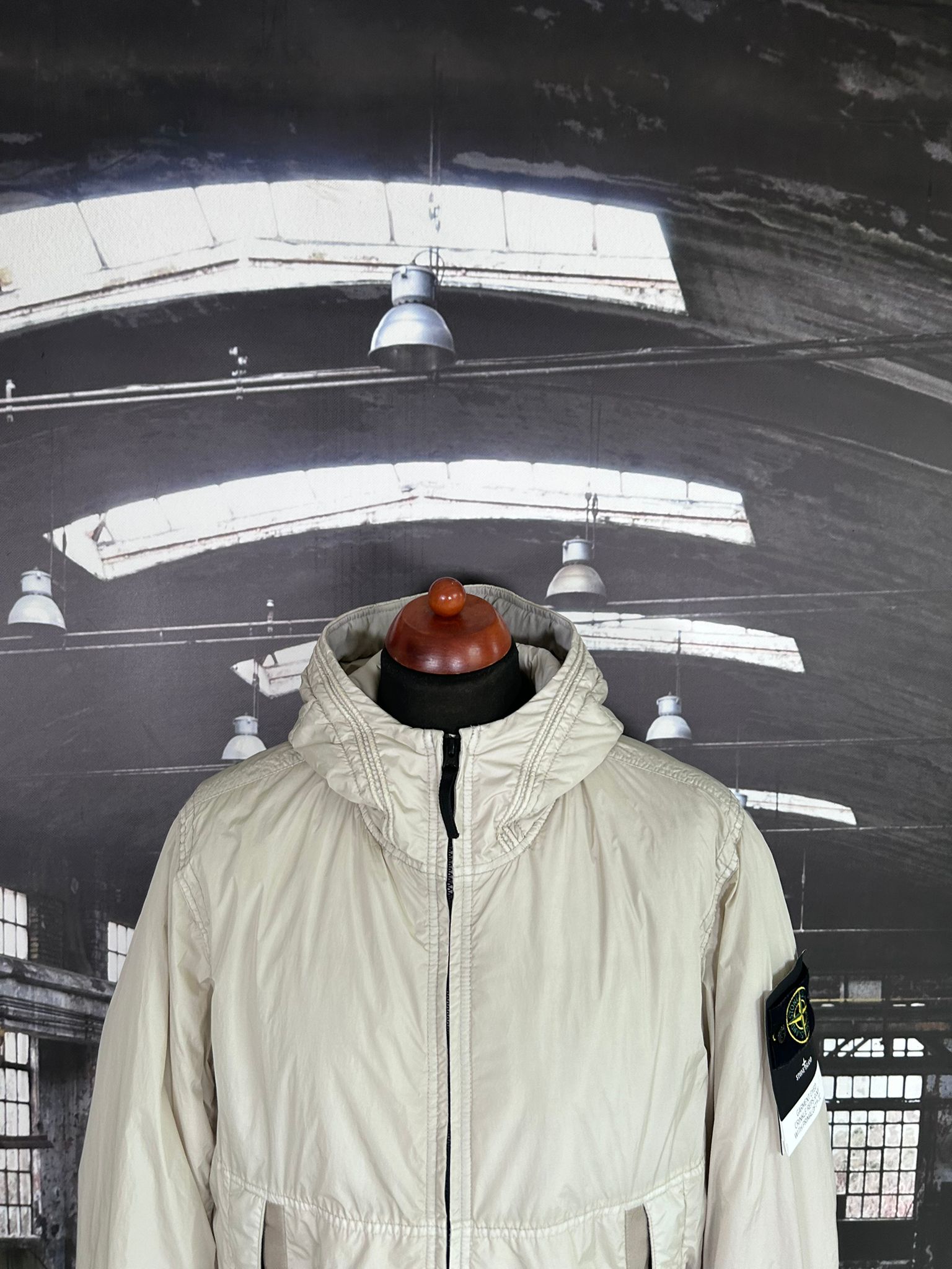 STONE ISLAND GARMENT DYED CRINKLE REPS RECYCLED NYLON WITH PRIMALOFT-TC ...